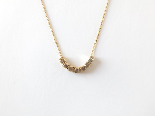 小さなメタルビーズネックレス No.689 | iichi ハンドメイド・クラフト作品・手仕事品の通販