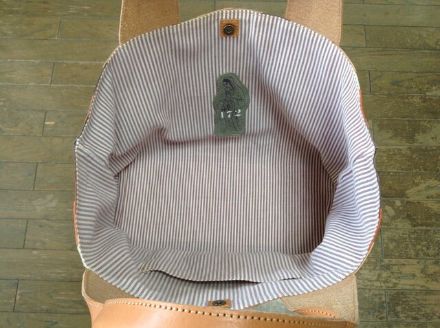 レザーパッチワークトートバッグ172 | iichi 日々の暮らしを心地よくするハンドメイドやアンティークのマーケットプレイス