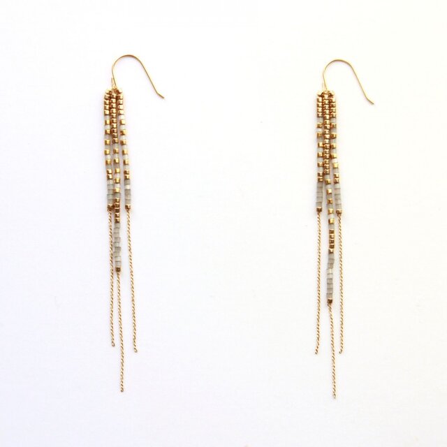 Beads Swing Pierce（Gray） | iichi ハンドメイド・クラフト作品・手仕事品の通販