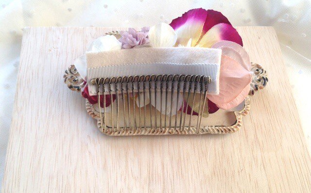 ラナンキュラスspring コーム | iichi 日々の暮らしを心地よくするハンドメイドやアンティークのマーケットプレイス