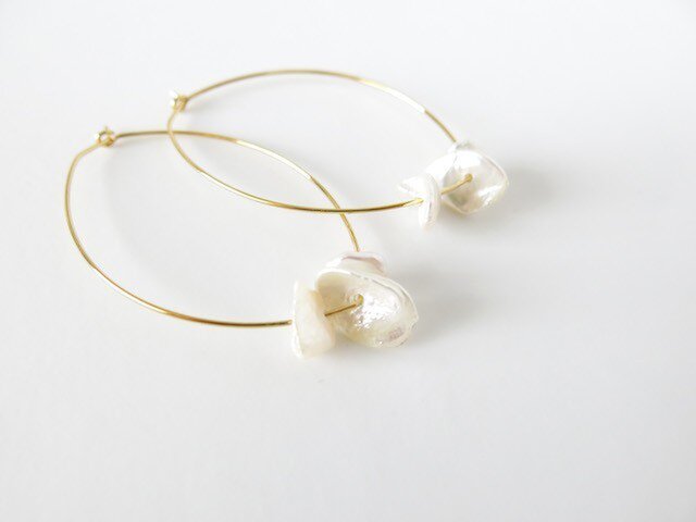 ケシパールリーフフープピアス No.698 | iichi 日々の暮らしを心地よくするハンドメイドやアンティークのマーケットプレイス