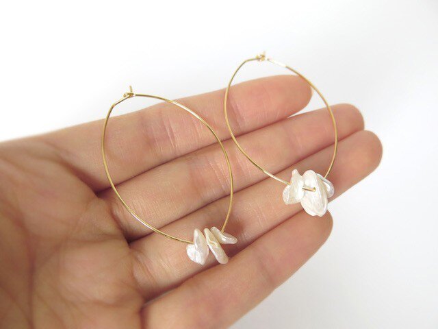 ケシパールリーフフープピアス No.698 | iichi 日々の暮らしを心地よくするハンドメイドやアンティークのマーケットプレイス