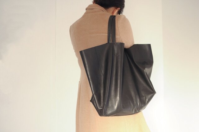 055 Leather Wide Tote - black - [ レザーワイドトート／ブラック] | iichi 日々の暮らしを心地よくするハンドメイドやアンティークのマーケットプレイス