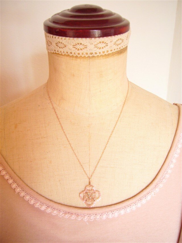 ピンクのお花ネックレス（no-344） | iichi ハンドメイド・クラフト作品・手仕事品の通販