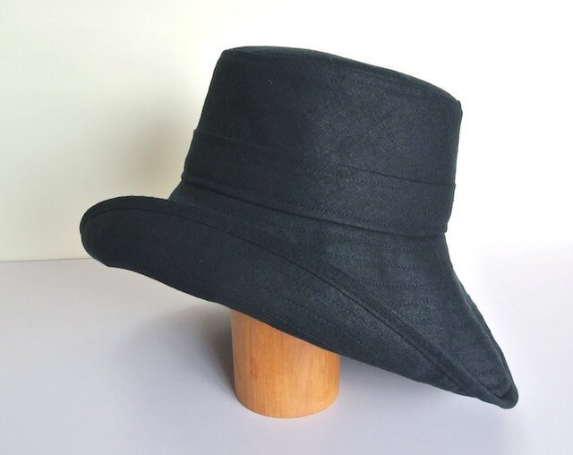 M.10 つば広帽子 紺 | iichi 日々の暮らしを心地よくするハンドメイドやアンティークのマーケットプレイス