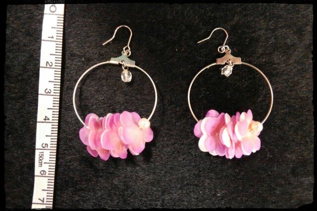 Fluttering petals Pierce ヒラヒラ花びらピアス | iichi ハンドメイド・クラフト作品・手仕事品の通販