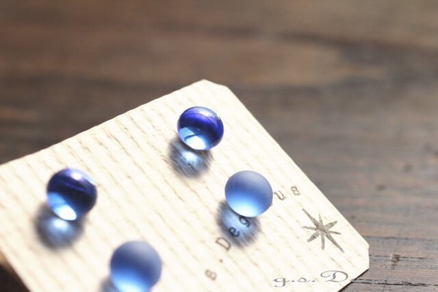 【Pair】チタンピアス・LightBlue | iichi ハンドメイド・クラフト作品・手仕事品の通販