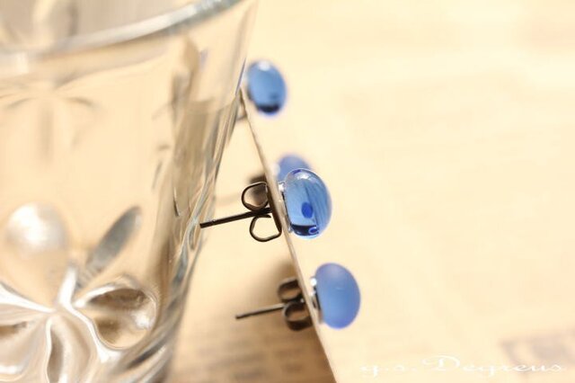 【Pair】チタンピアス・LightBlue | iichi ハンドメイド・クラフト作品・手仕事品の通販