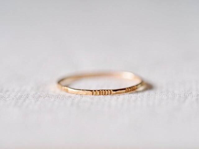 In Turn Texture Ring | iichi 日々の暮らしを心地よくするハンドメイドやアンティークのマーケットプレイス