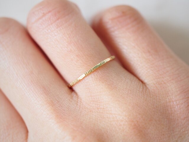 In Turn Texture Ring | iichi 日々の暮らしを心地よくするハンドメイドやアンティークのマーケットプレイス