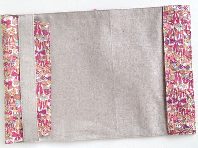 リバティ A5ブックカバー ジェニーズリボンズ ピンク | iichi 日々の暮らしを心地よくするハンドメイドやアンティークのマーケットプレイス