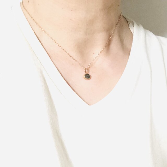 ナチュラルダイヤモンド10kゴールドペンダント（天然グリーングレー） | iichi 日々の暮らしを心地よくするハンドメイドやアンティークのマーケットプレイス